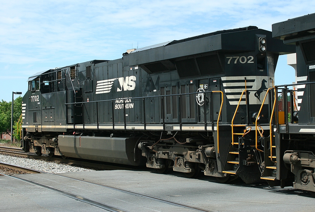 NS 7702